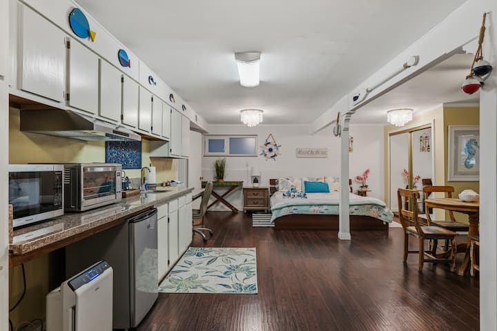 Santa Barbara Remodeled Cozy Studio Private Patio - Santa Barbara, CA