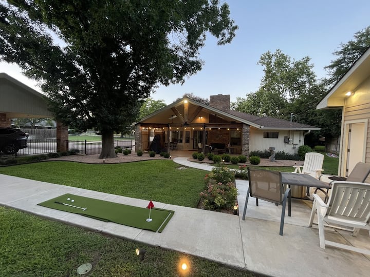 Four Kings, Private Office, Hot Tub And Billiards - Georgetown, TX