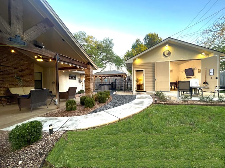 Premier Executive Estate | 4seat Spa & Game Lounge - Georgetown, TX