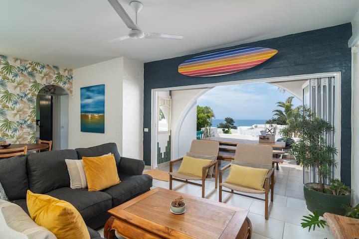Beachfront Apartment With Sea Views - Dolphin Coast