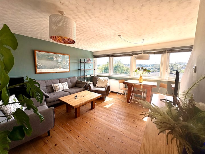 *Beautiful Views Of A Tidal Pool* At The Lookout - Hayle