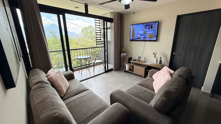 Live Magical Sunset View - Great Location & Pool - San Salvador