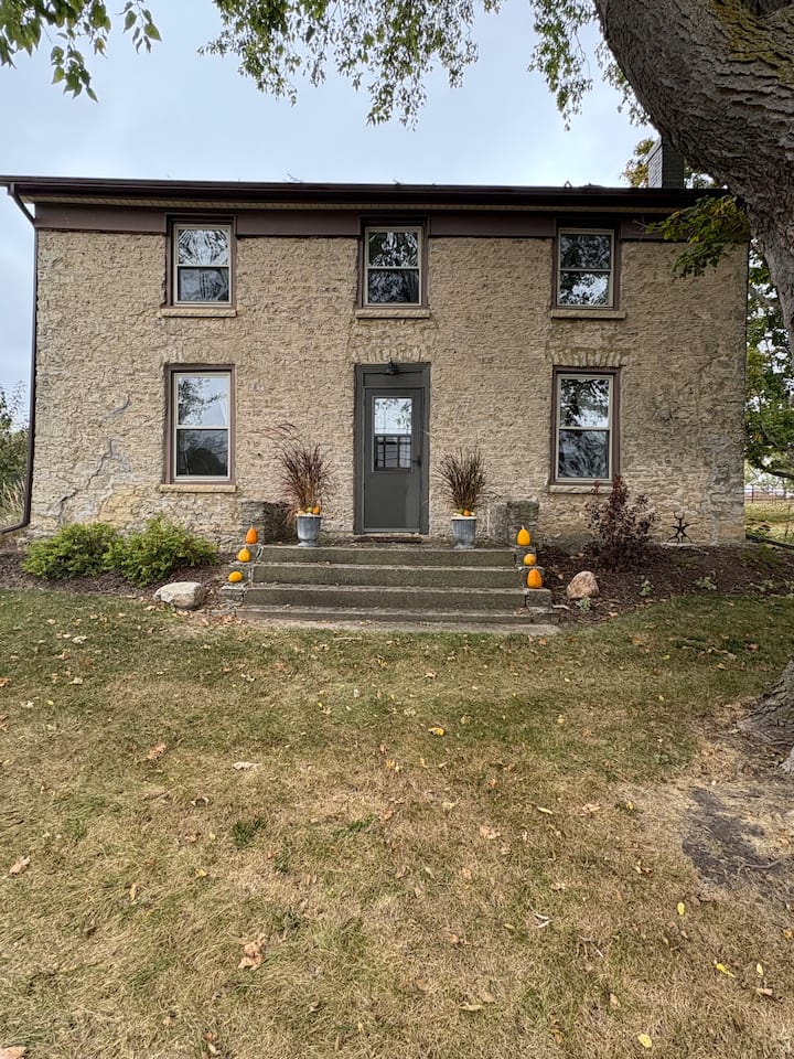 Old Stone 1830s Farm - Davis, IL