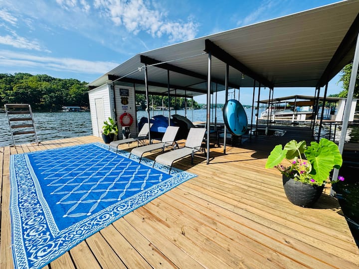 Spacious Lakefront Home Private Dock & Firepit 3mm - 奧扎克湖