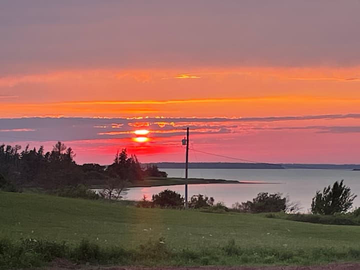 Waterviews, Steps To Beachside 3 Bedroom Cottage - Summerside