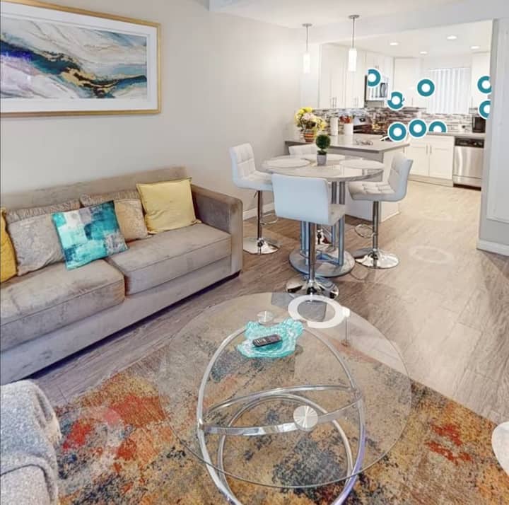 King Roku Balcony Retreat - Irvine, CA