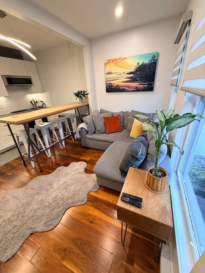 Freshly Renovated Main Floor Suite With Park Views - North Vancouver