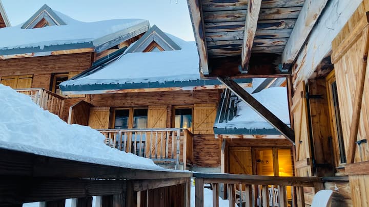 Chalet Cosy éTé/hiver Mitoyen + Piscine Chauffée - Saint-François-Longchamp