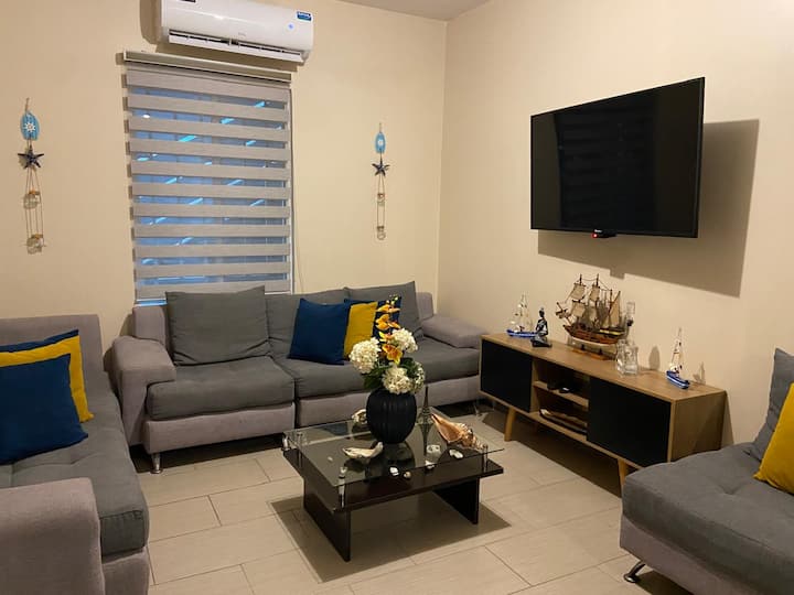 Casa Llena De Vida Con Todas Las Comodidades A Sólo 5 Minutos De Tonsupa En Vehículo En Conjunto Privado Con Alberca Aire Acondicionado Internet Fibra Optica Para Que Puedan Estudiar Y Trabajar Sin Problema 2 Minutos Del Tia Para Realizar Compra - Atacames