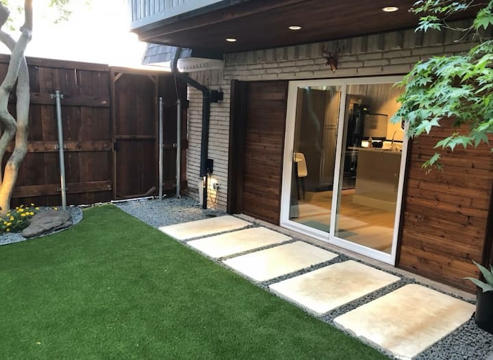 Pet-friendly Condo & Office | Yard + Private Entry - Dallas, TX