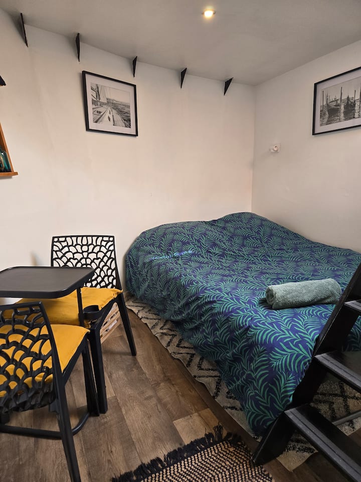 Jolie Petite Chambre Chaleureuse Dans Péniche - Strasbourg