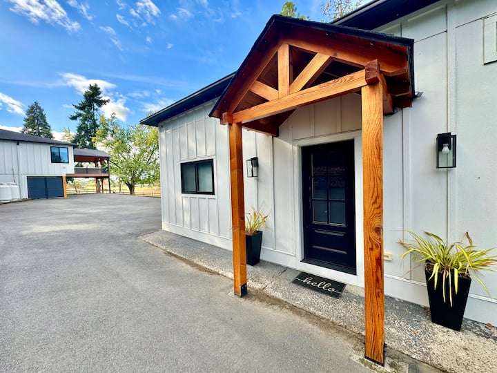 Luxe Guesthouse In Wine Country Near Salem-albany - Ankeny Vineyard, Salem