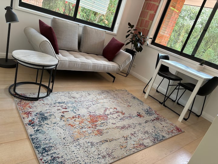 Adorable 1 Bedroom Private Apartment - Bright