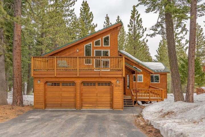 Hansel House – Cozy Tahoe Donner Cabin Getaway - Donner Lake, CA