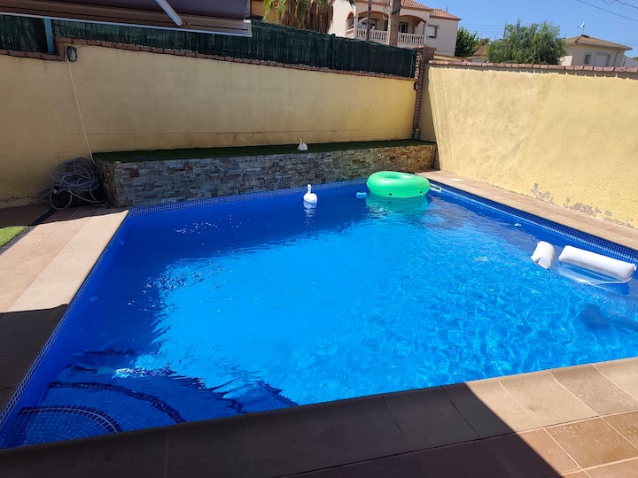 Preciosa Casa Individual Con Piscina - El Vendrell