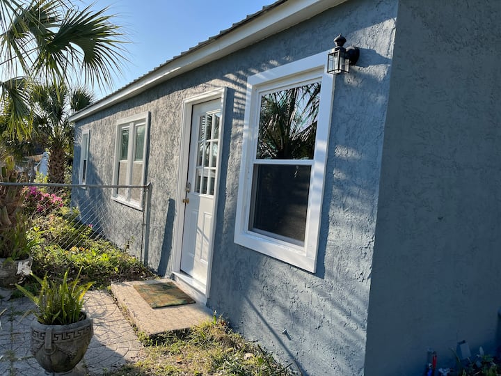 Charming 1 Bedroom Cottage Minutes From Downtown - Panama City