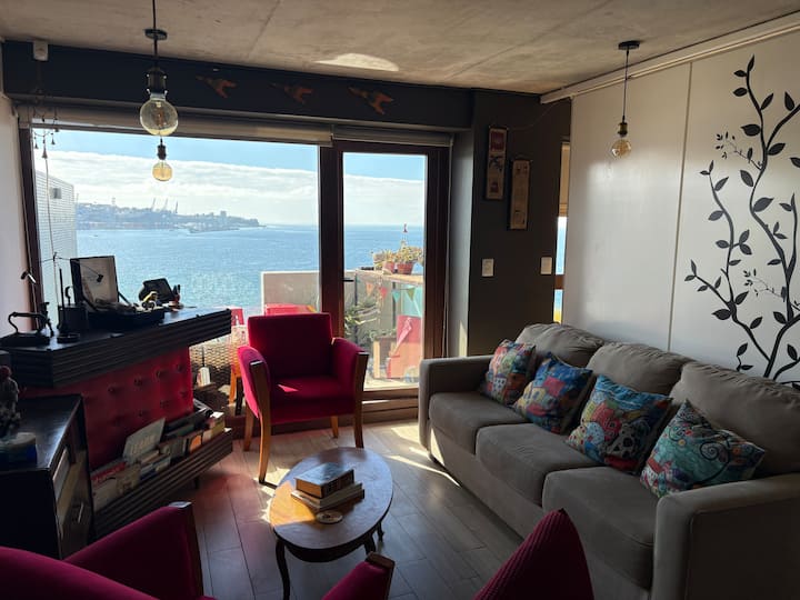 Valparaíso Te Espera Con Su Magia Frente Al Mar - Valparaíso