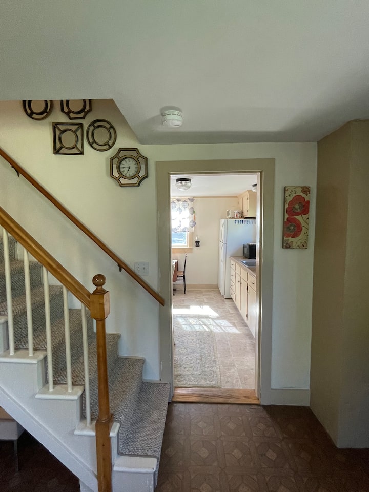 2-bedroom Pet-friendly Farmhouse Suite - Cape Cod, MA