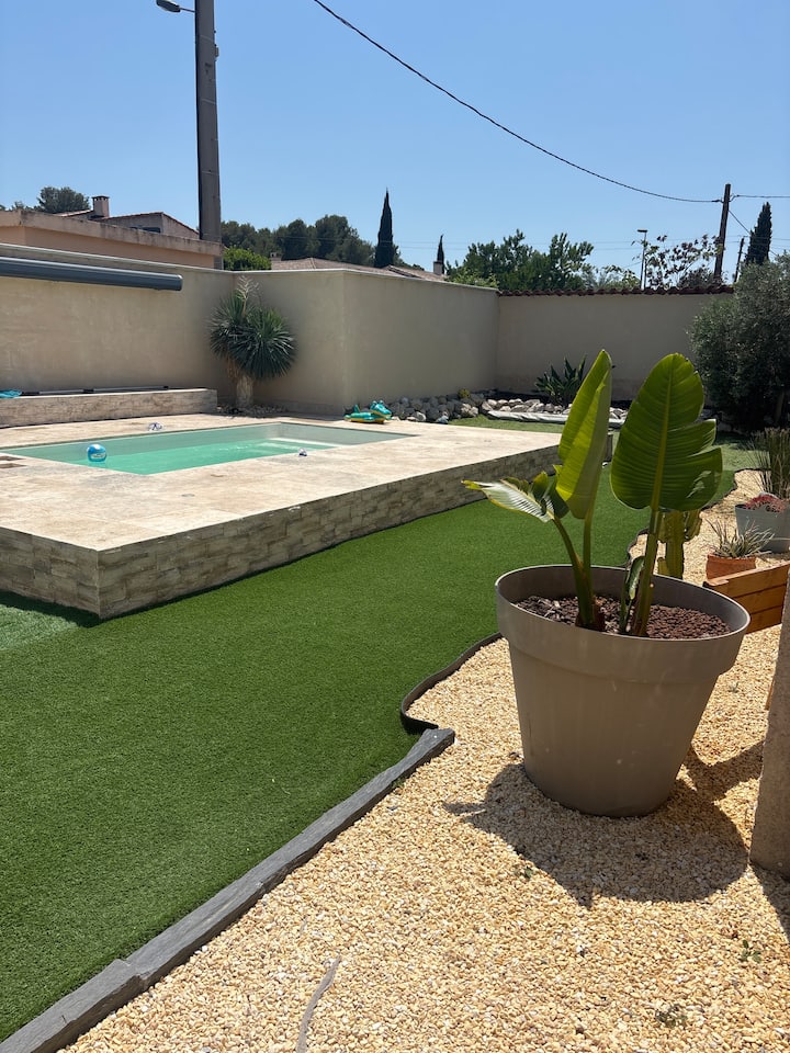 Villa De Plein Pied Avec Extérieur - Miramas