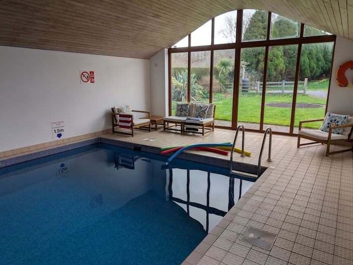 Indoor Pool + Hot Tub + Mountain Views | Sleeps 4 - Gwynedd
