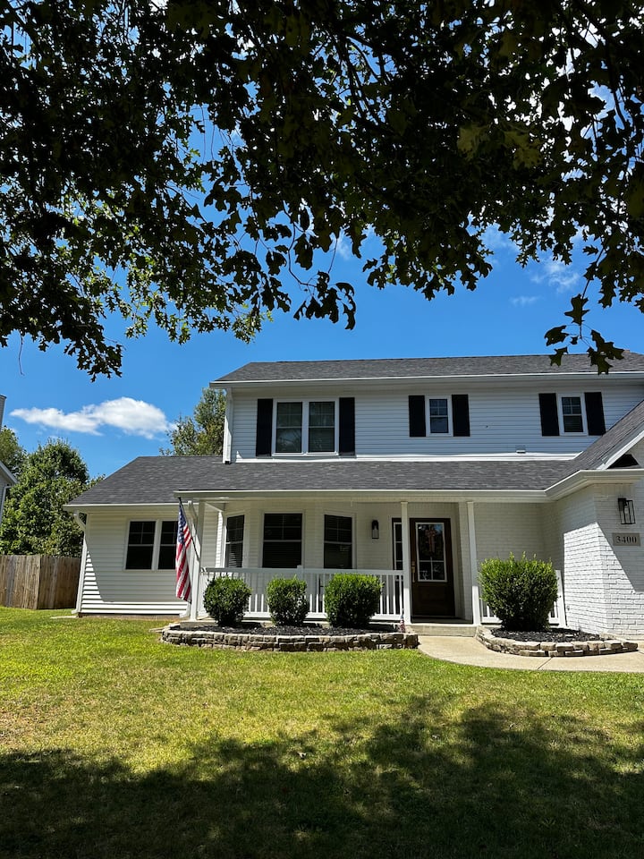 Cheerful 4br Home Just A Short Drive To Campus! - Bloomington, IN