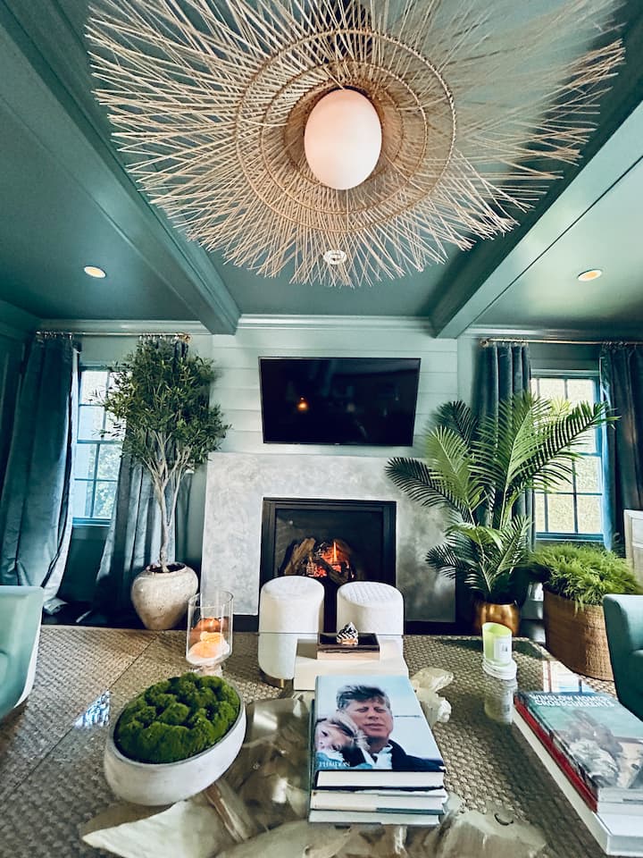 Walkable Designer Home In East Hampton Village! - The Hamptons, NY