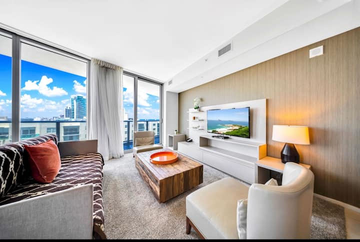 Lyfe Beachfront 1br Condo | Ocean View - Hollywood, FL