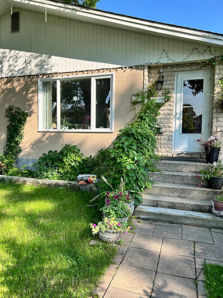 Cozy, Friendly & Newly Renovated Room - Winnipeg