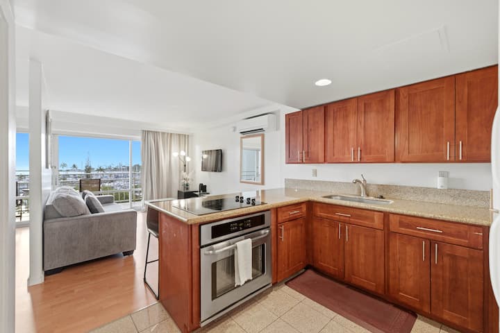 Ocean Ilikai Steps To Waikiki Beach W/free Parking - Honolulu, HI