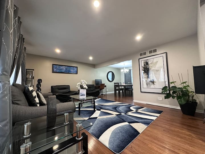 Entire Home - Fooseball - Xbox - Myx Fitness Bike - Downers Grove, IL