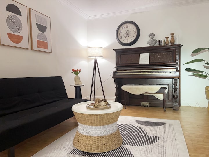 @Two Bedrm Unit Kitchen Bath Parking Wifi Subway - Toronto, ON