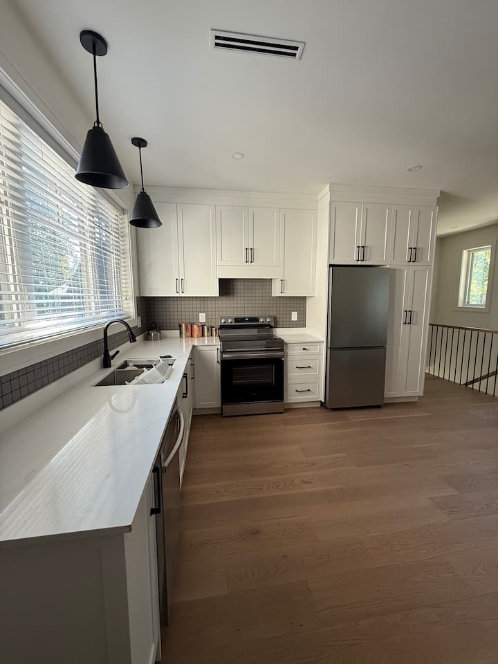 Beautiful 2 Bedroom Suite - Aldergrove