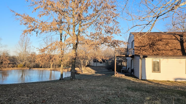 Country Charm Apartment - Marion, IL