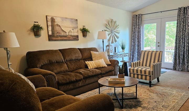 Country Charm Apartment - Marion, IL