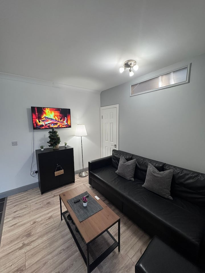 Clean Modern [Near Airport & City] 3beds - Leixlip