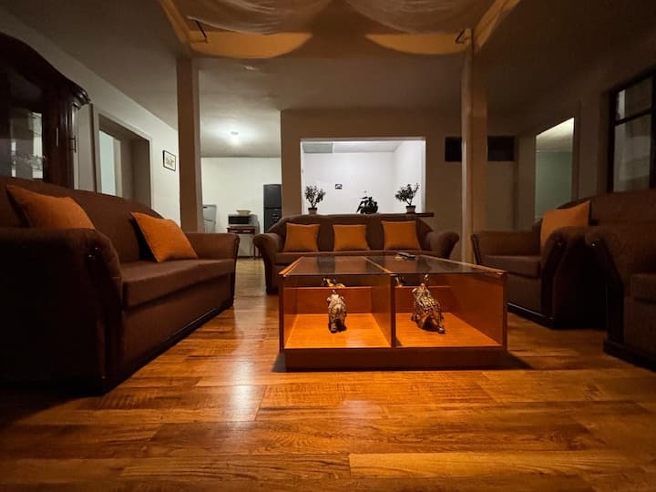 Departamento A 6 Cuadras Del Centro Histórico. - Cuenca, Ecuador