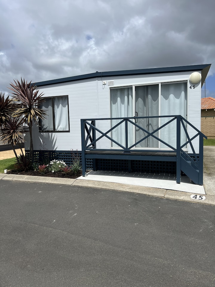Geographe Bay Holiday Park Unit 45 On The Beach - Broadwater