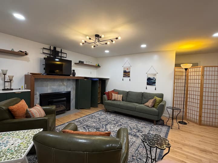 Bright Modern Home In Safe Quiet Neighborhood - Roseburg, OR