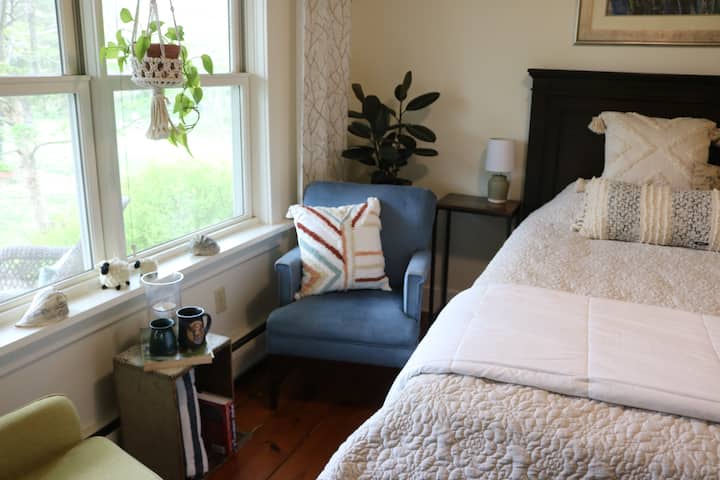 Lakefront, Stream-side Retreat, Hot Tub, Pets! - Harrisonburg, VA