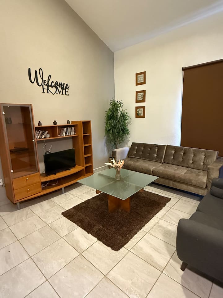 Linda Y Amplia Casa Al Norte Frente Univ Salle - León, México