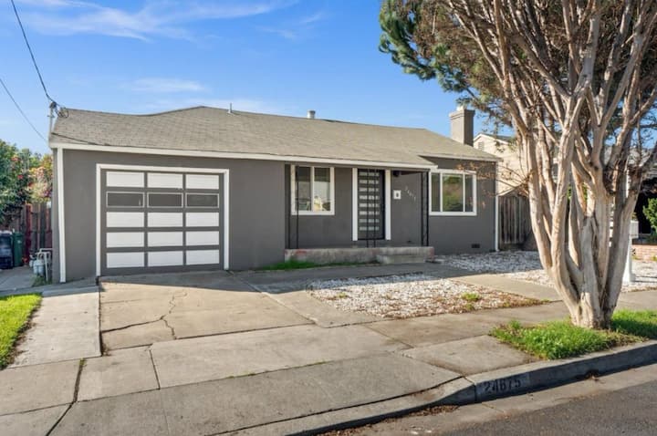 Modern 3 Bed 2 Bath Oasis - Hayward, CA