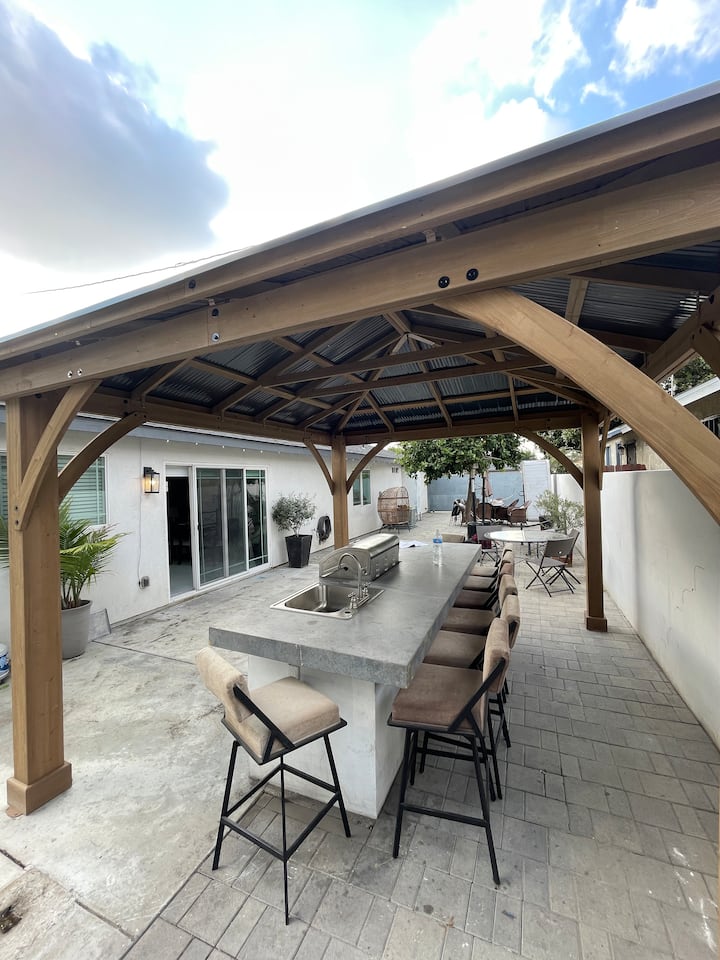 Cheerful 3 Bed 3 Bath Home With A Tub - Norwalk, CA