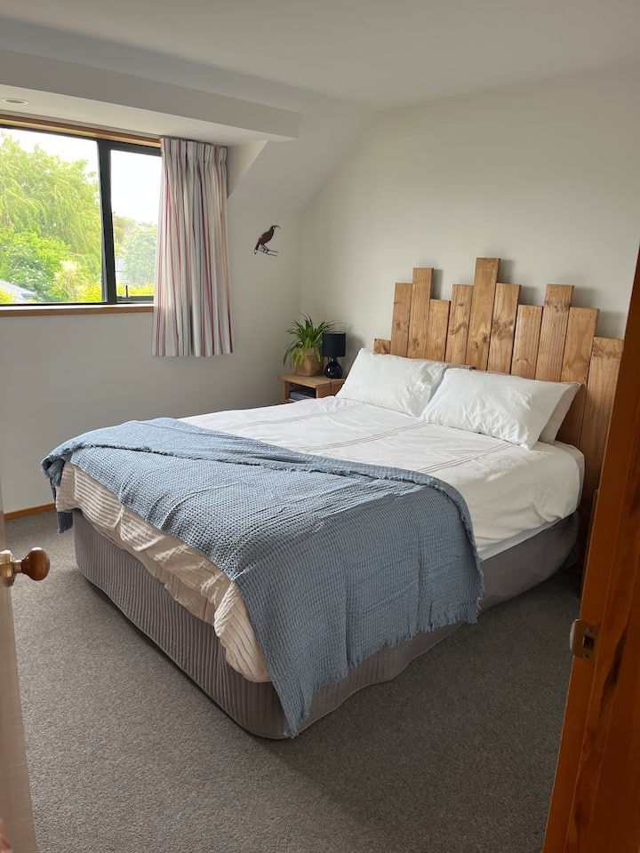 Bedroom In Cheerful 3-bedroom Home (1 X Queen Bed) - ニュージーランド クライストチャーチ