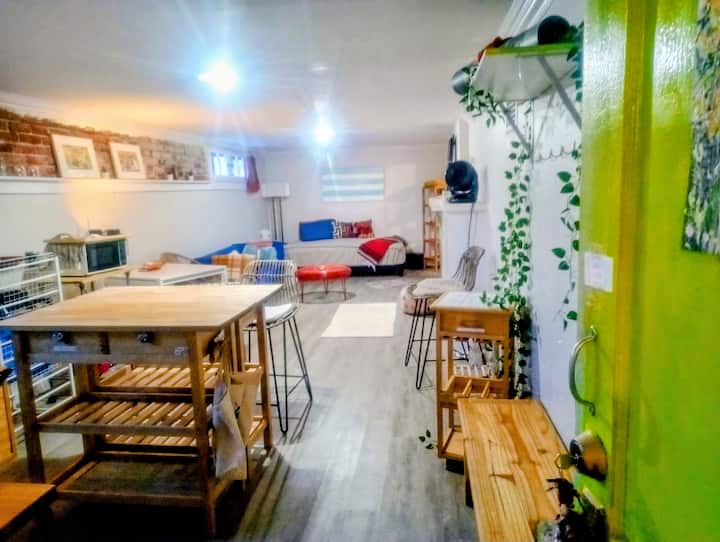 Private Kiwi Suite Lower Level/ Steps To Park - Englewood, CO