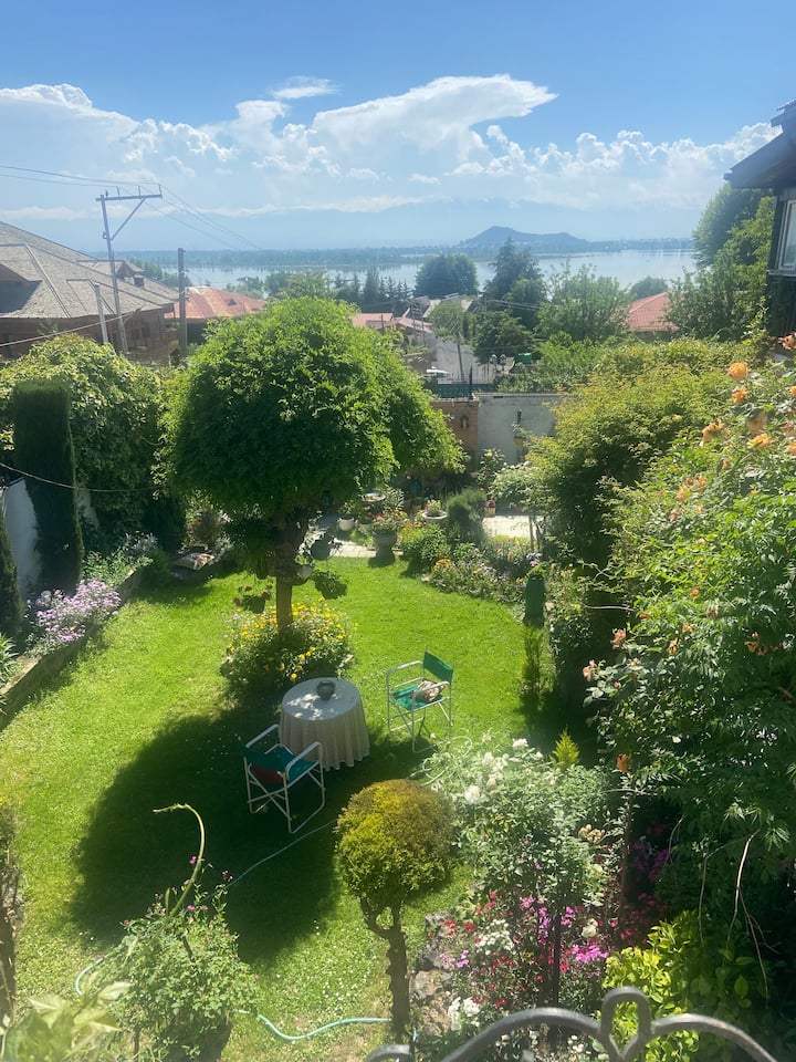 Mountview Villa A Stunning 4 Bhk Near Dal Lake - Srinagar