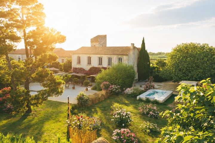 Gîte Avec Spa De Nage Et Bassin Maison Tara Verte - Camargue