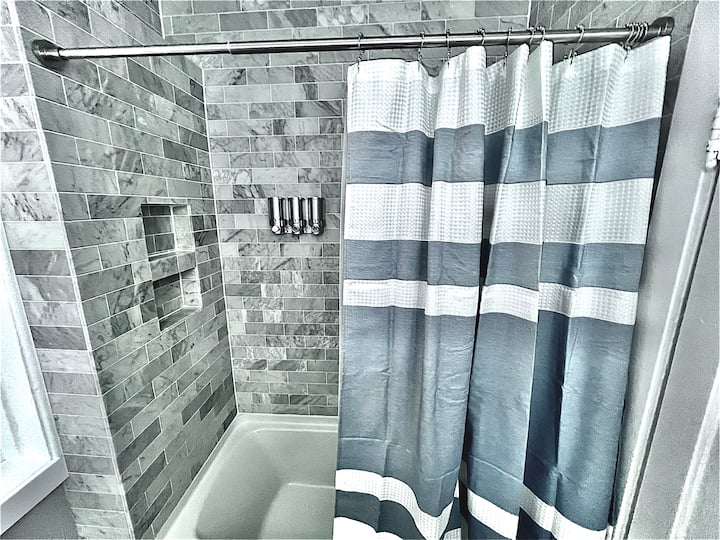 Walker’s Paradise & A Garage | 3 Bedrooms - Skokie