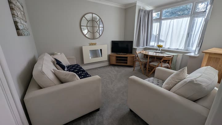 Adorable 1-bedroom Annexe & Free Parking On Site - Wimborne Minster