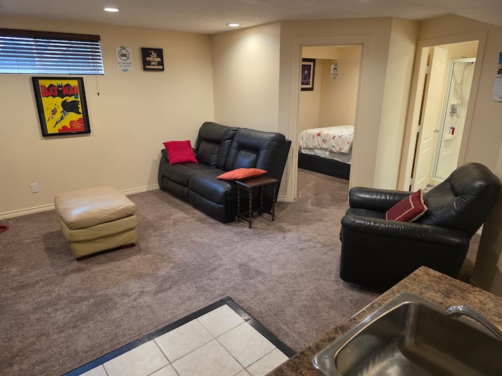 Amazing 1-bedroom Residential Basement Home With Indoor Fireplace - Mount Royal University