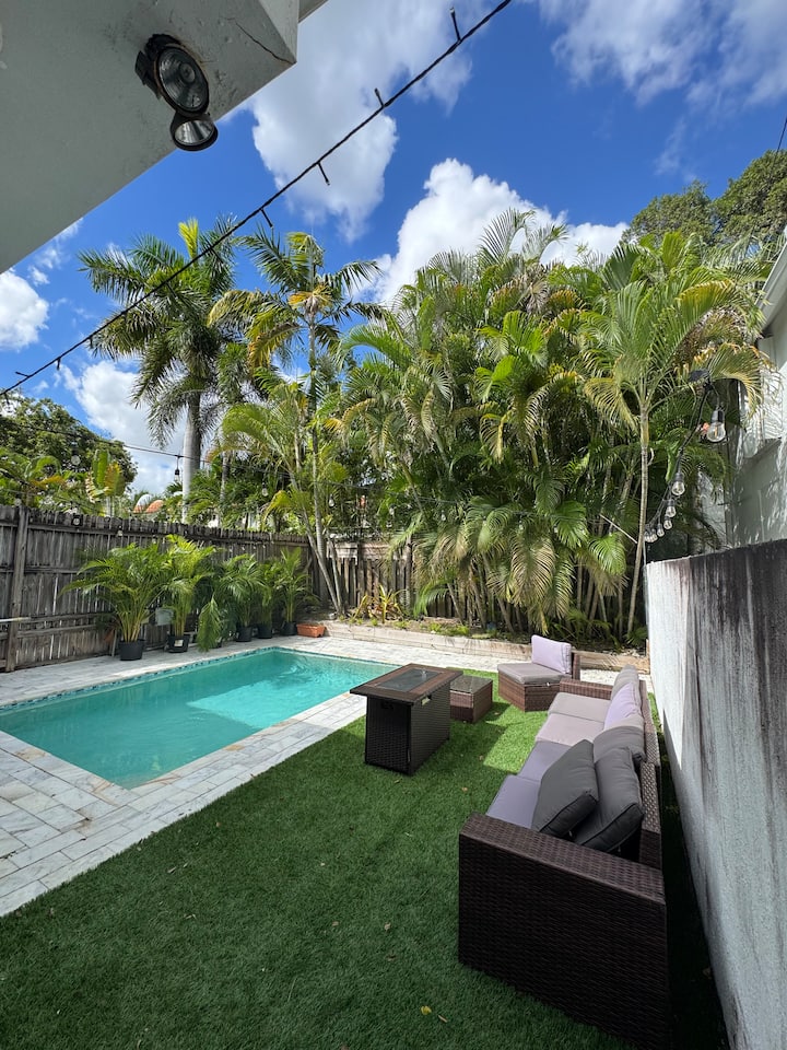 Coconut Grove Townhome | Walkable + Pool Oasis - Miami, FL
